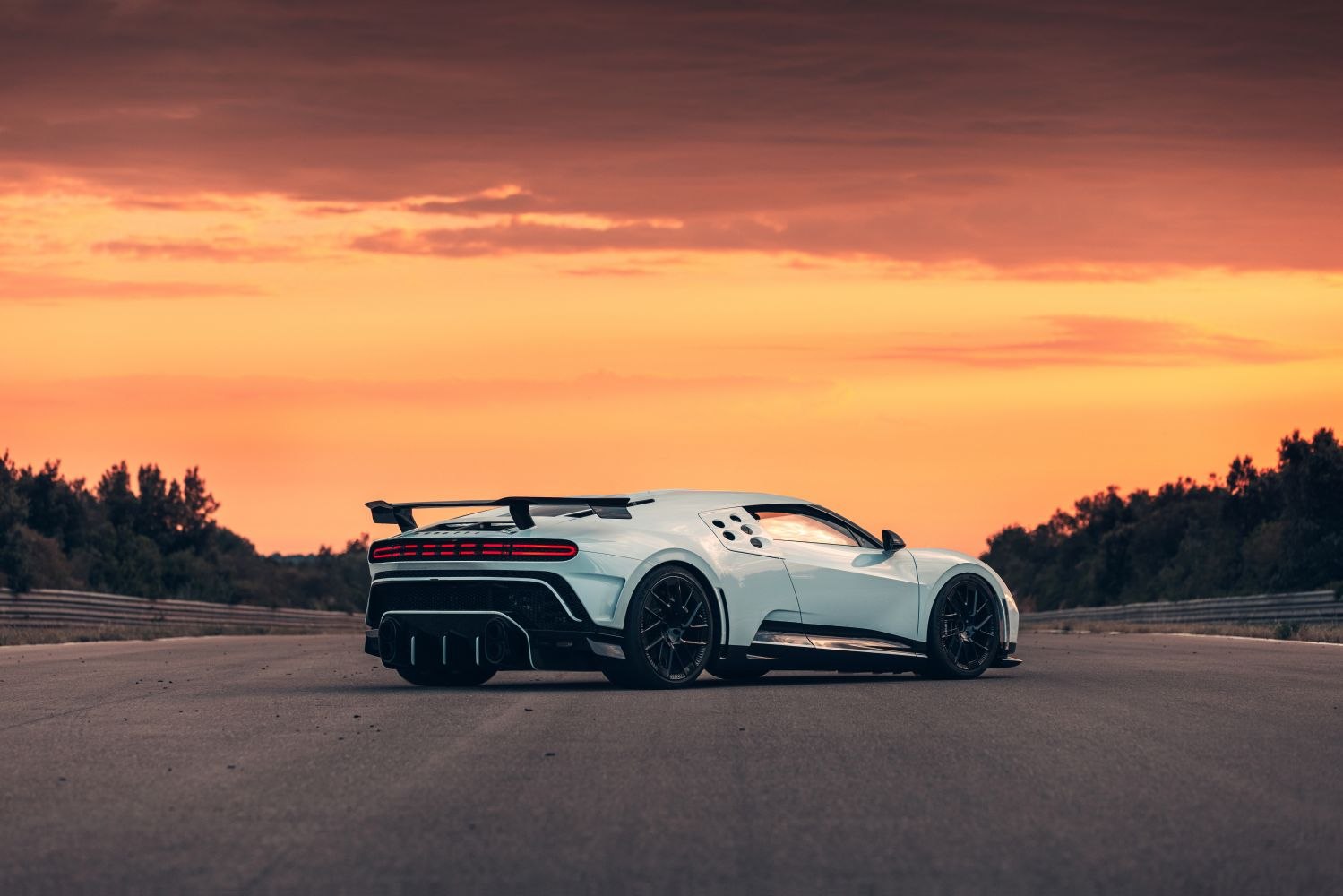 Bugatti Centodieci technical specifications and fuel economy